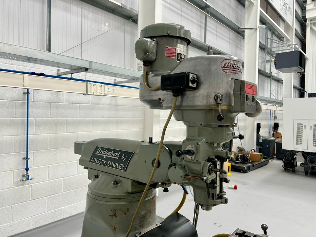 BRIDGEPORT Series 1 2HP Variable Speed Turret Mill with DRO