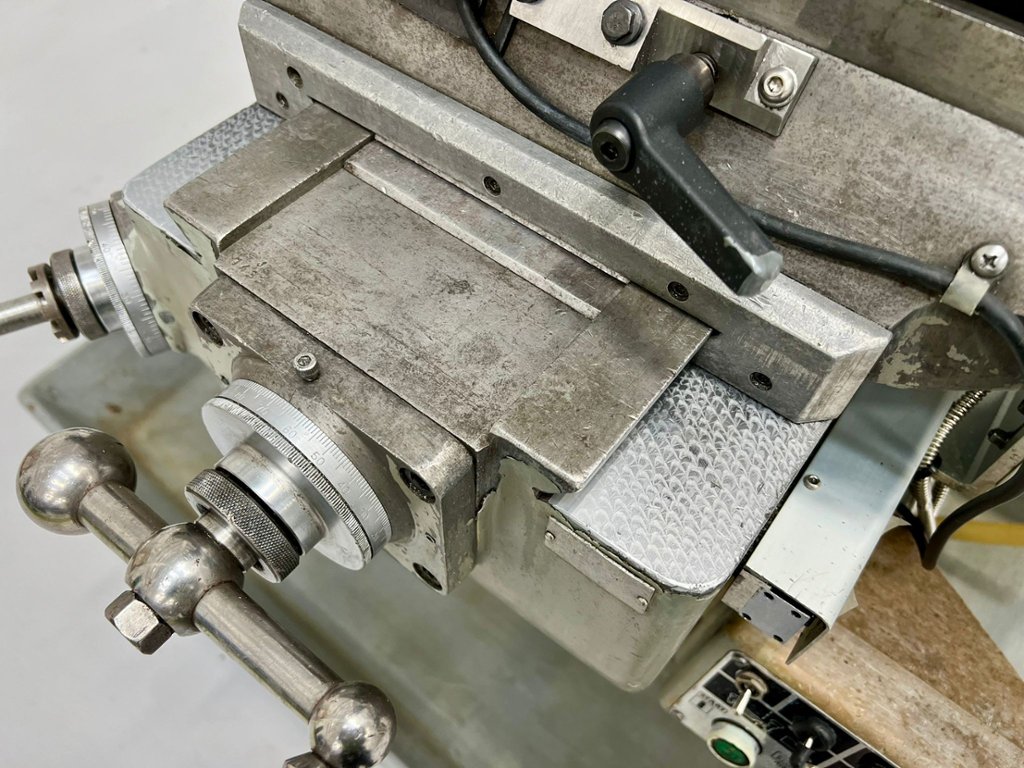 BRIDGEPORT Series 1 2HP Variable Speed Turret Mill with DRO