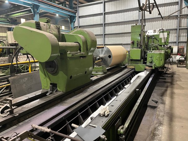 CHURCHILL Model TWA Roll Grinder. Swing 40" x 240" Between Centres.