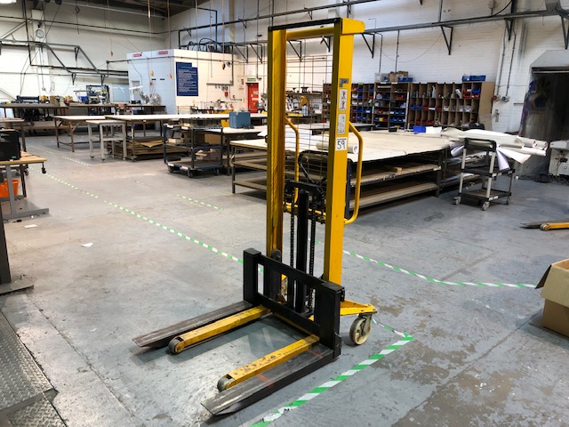 1000 kg Pump Stacker Truck