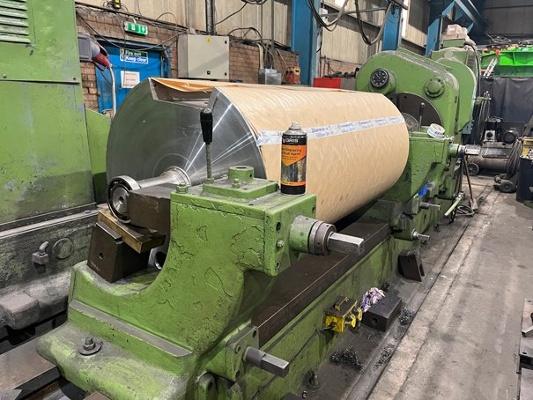 CHURCHILL Model TWA Roll Grinder. Swing 40" x 240" Between Centres.